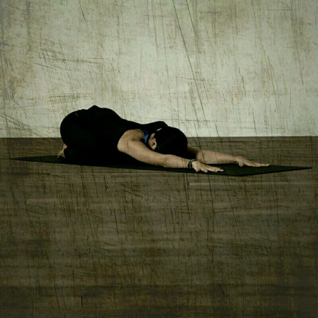 Modified Child's Pose - Exercise How-to - Workout Trainer by Skimble