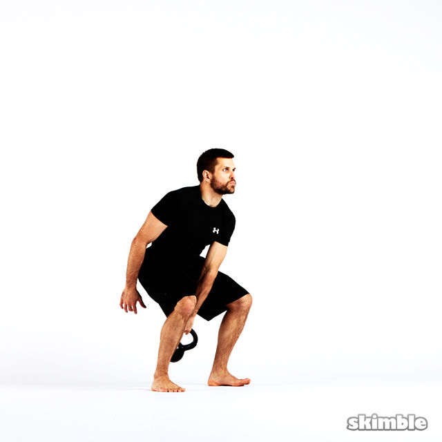 Cargada con pesa rusa en el lado izquierdo - Ejercicio Cómo hacerlo ...