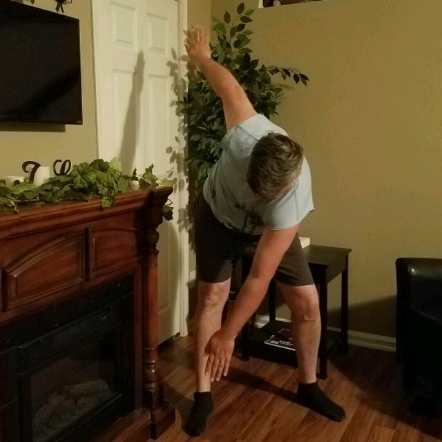 Hand To Toe Left And Right - Exercise How-to - Workout Trainer by Skimble