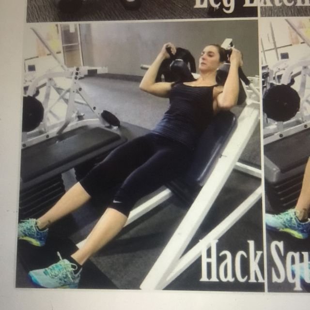 Hack squat por Morgan Elliott - Ejercicio Cómo hacerlo - Skimble