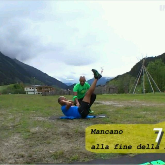Raised Legs Crunch by Giovanni F. - Exercise How-to - Skimble