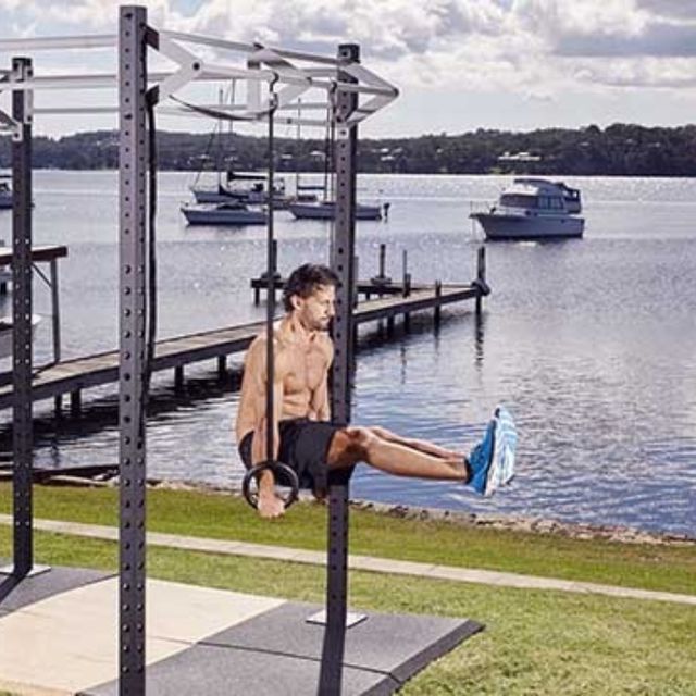 D L Dip Hold by Damien R. - Exercise How-to - Skimble