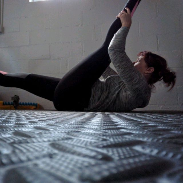 Single Straight Leg Stretch by Dena Swenson - Exercise How-to - Skimble