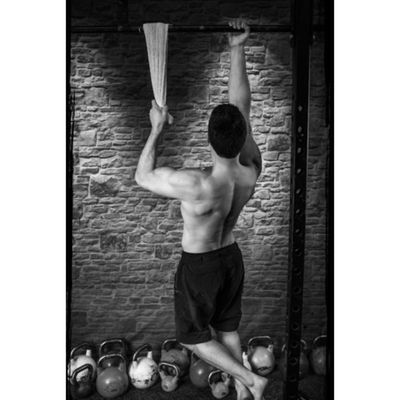 Lever Pull-up - Exercise How-to - Workout Trainer by Skimble
