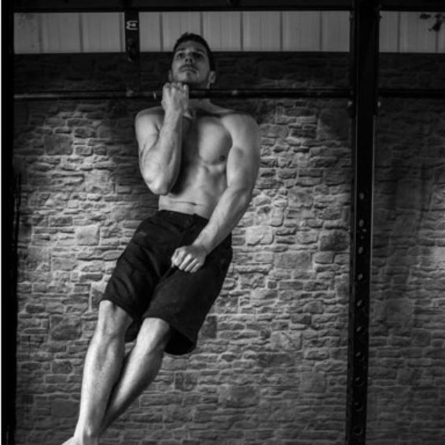 One-arm Pull-up por Sam Stitt - Ejercicio Cómo hacerlo - Skimble