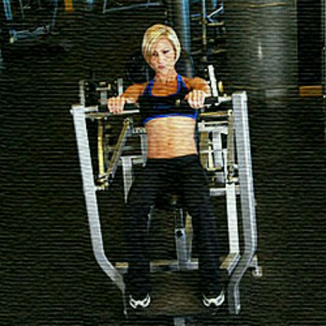 Press De Pecho En Máquina por Juan Diego F. - Ejercicio Cómo hacerlo ...