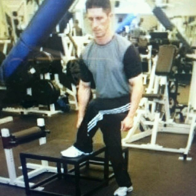 Crossover Step Ups - Exercise How-to - Workout Trainer by Skimble