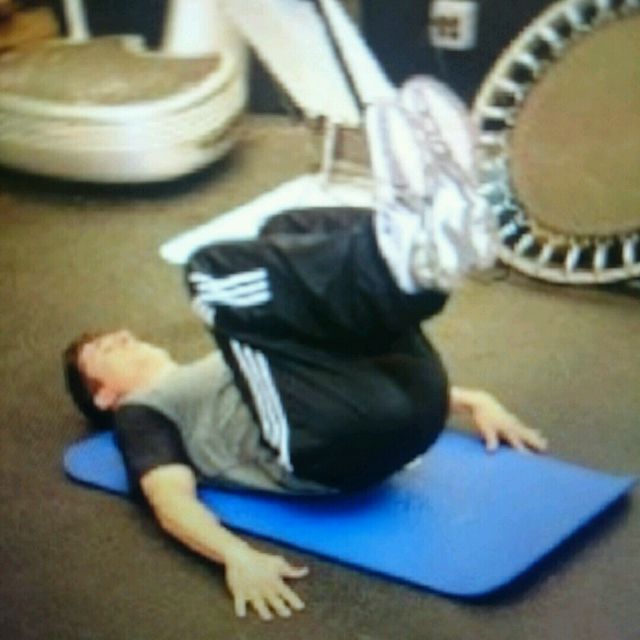 ISO Reverse Crunch - Exercise How-to - Workout Trainer by Skimble