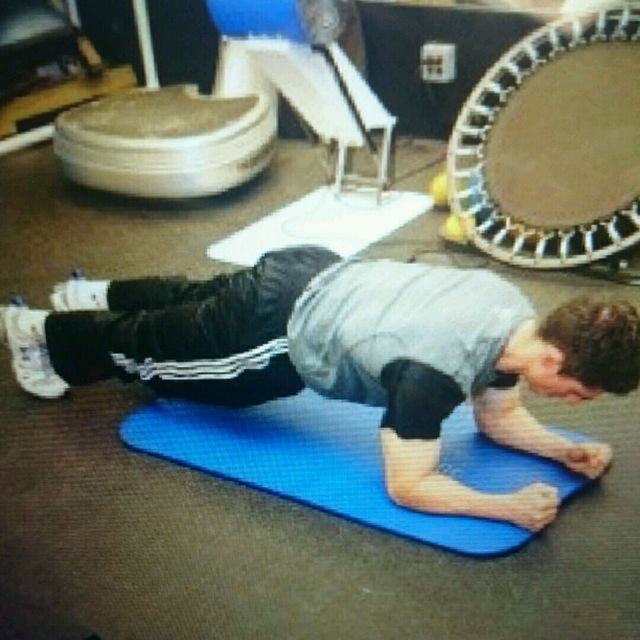 Plank Opposite Knee to Elbow - Exercise How-to - Skimble