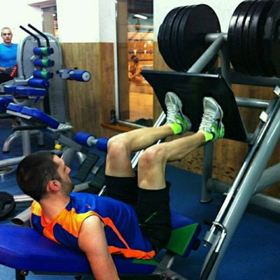 Gemelos en Prensa inclinada by Luisma Hourcade - Ejercicio Cómo hacerlo ...