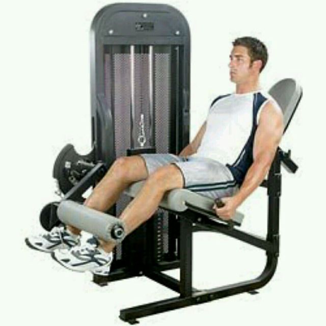 Leg Extensions por Silas Eisenback - Ejercicio Cómo hacerlo - Skimble