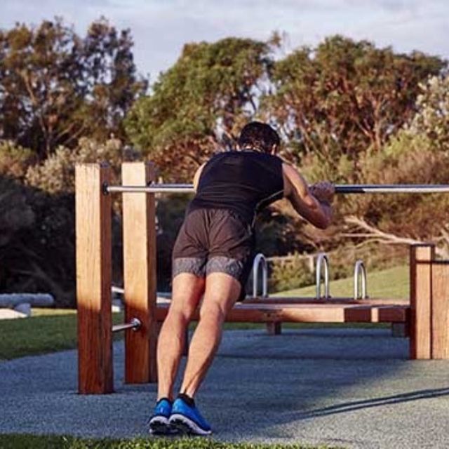 Skull Crusher by Damien R. - Exercise How-to - Skimble