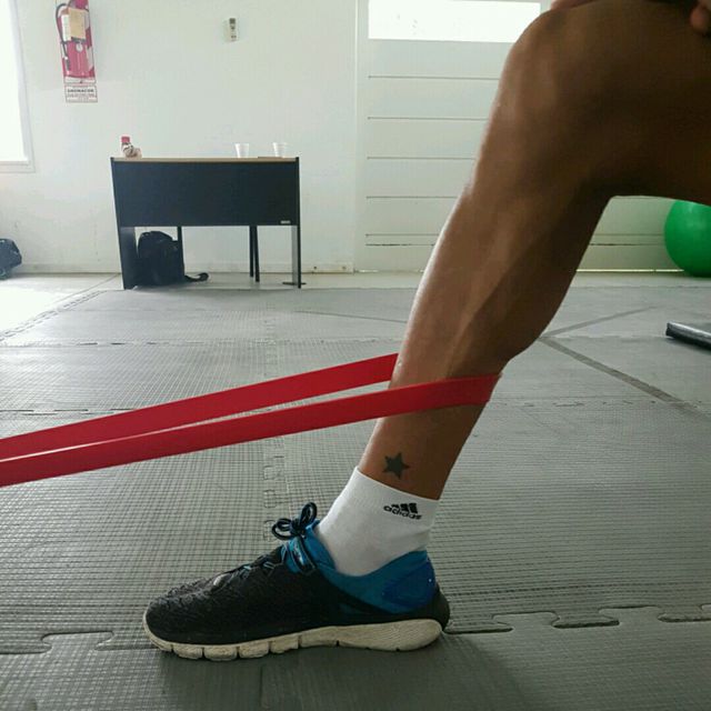 Flexión Dorsal Banda Ivertida Derecha - Exercise How-to - Workout ...