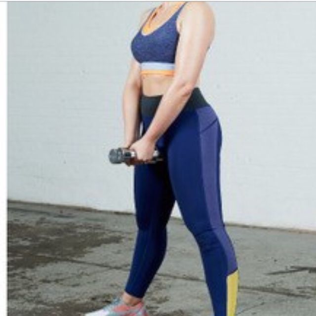 Dumbbell Sumo Row par Nikunj Jain - Comment faire de l'exercice - Skimble