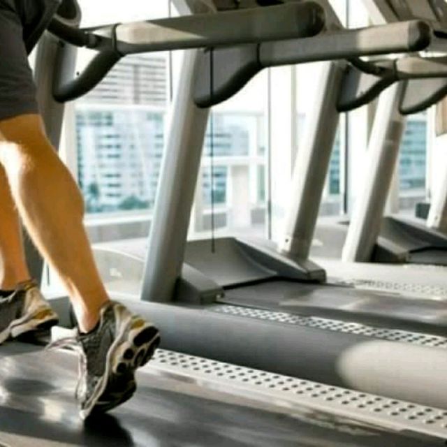 Treadmill - Exercise How-to - Workout Trainer by Skimble