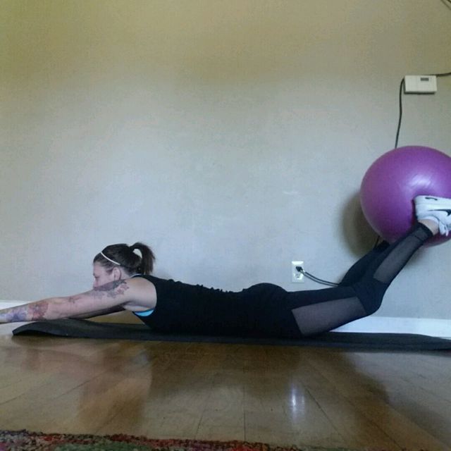 Superman Ball Lift par Lucy M. - Comment faire de l'exercice - Skimble