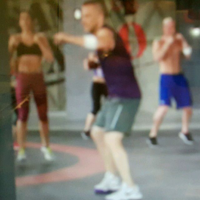 10 And 2 Jump With Punch by Chan Y. - Exercise How-to - Skimble