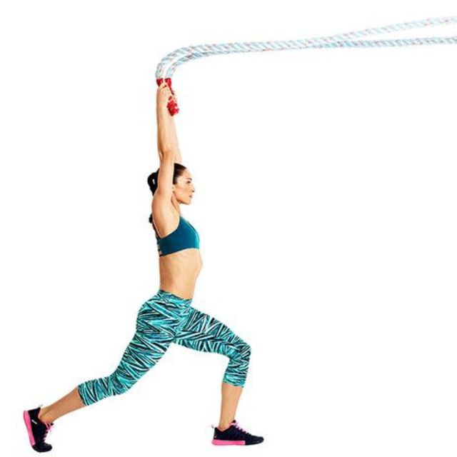 Battle Rope Alternating Chop by Ehi K. - Exercise How-to - Skimble