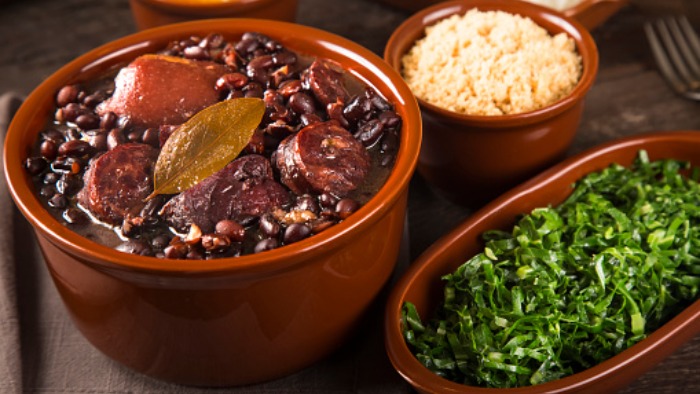 Aprenda a fazer feijoada de um jeito simples