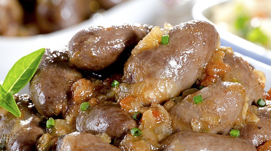 Coração de frango refogado é delicioso e saboroso!