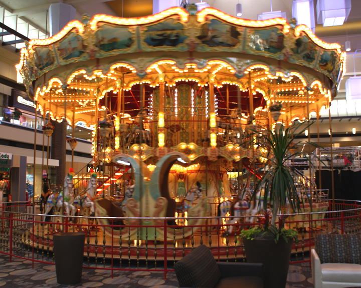 PRX » Piece » Maplewood Mall's Venetian Carousel