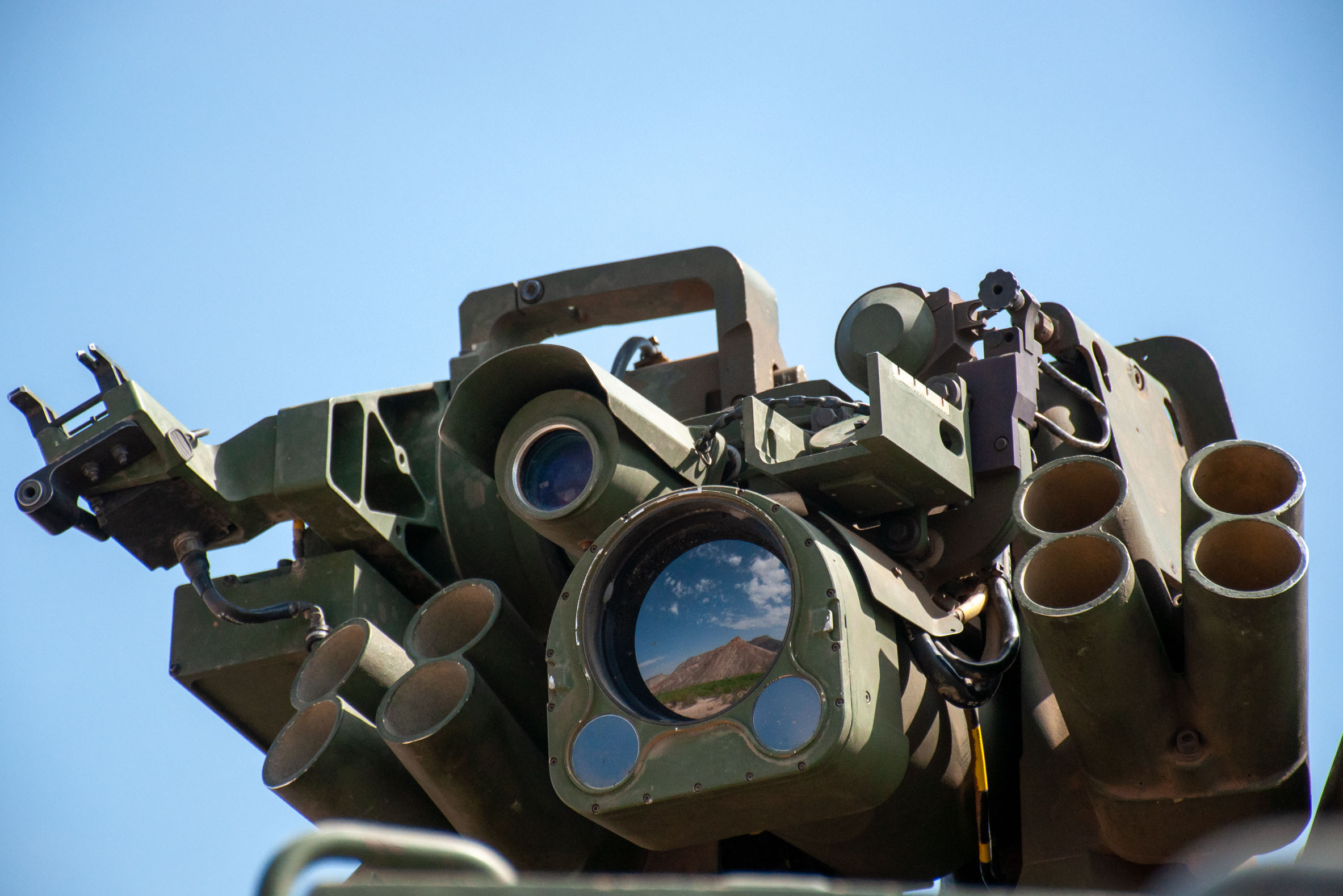 PRX » Piece » Dozens of armored vehicles now are patrolling the border ...