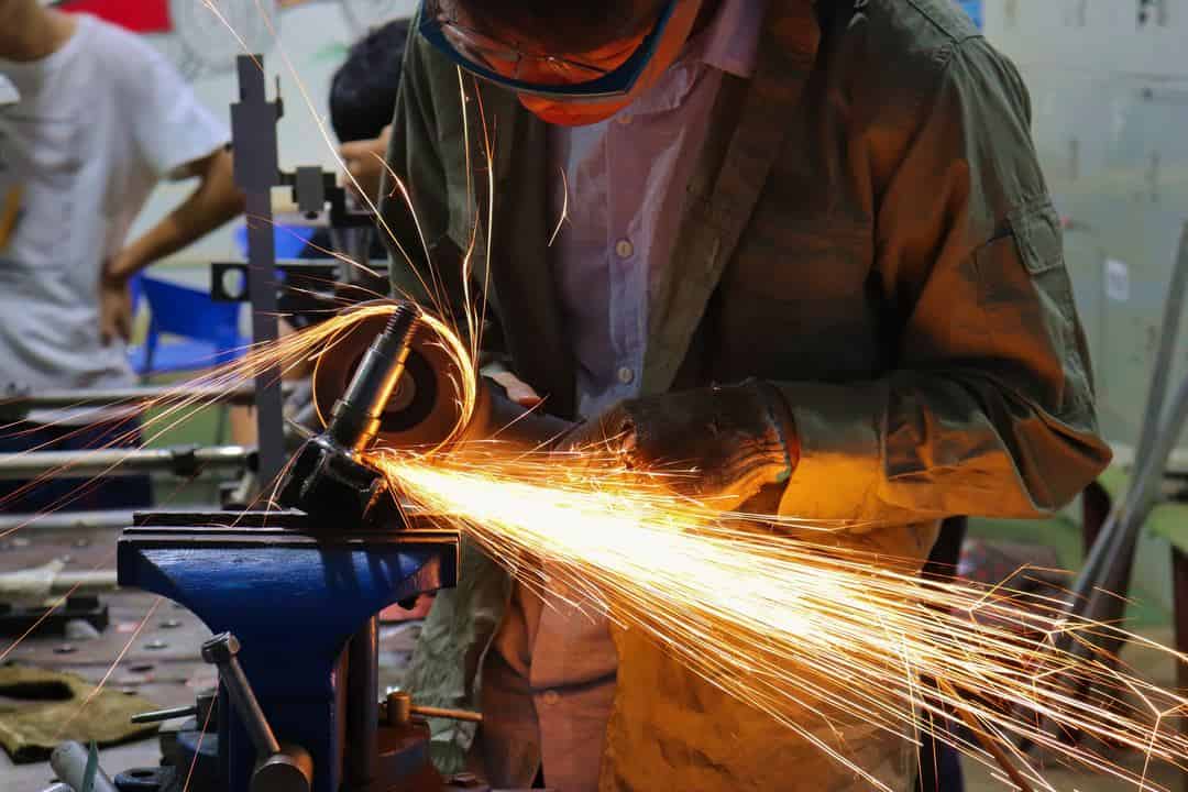 External Economics and the Distribution of Industrial Wealth within the ...