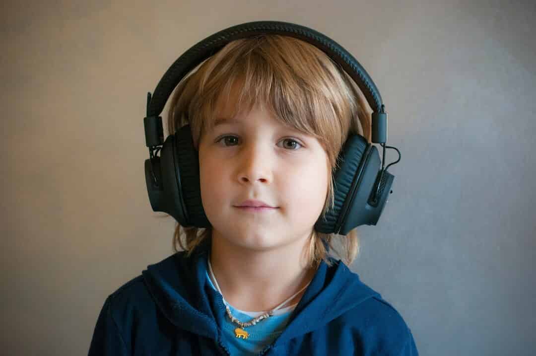 Words Without Voice: How Lack of Auditory Support Affects English ...