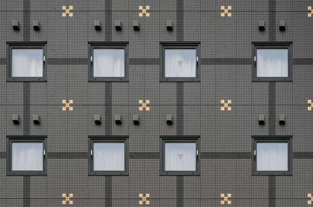 Ion Traps and Optical Tweezers: Principles, Techniques, and ...