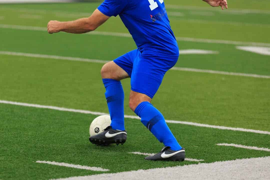 Trunk and Lower Limb Mechanics during Multi-Directional Cutting in ...