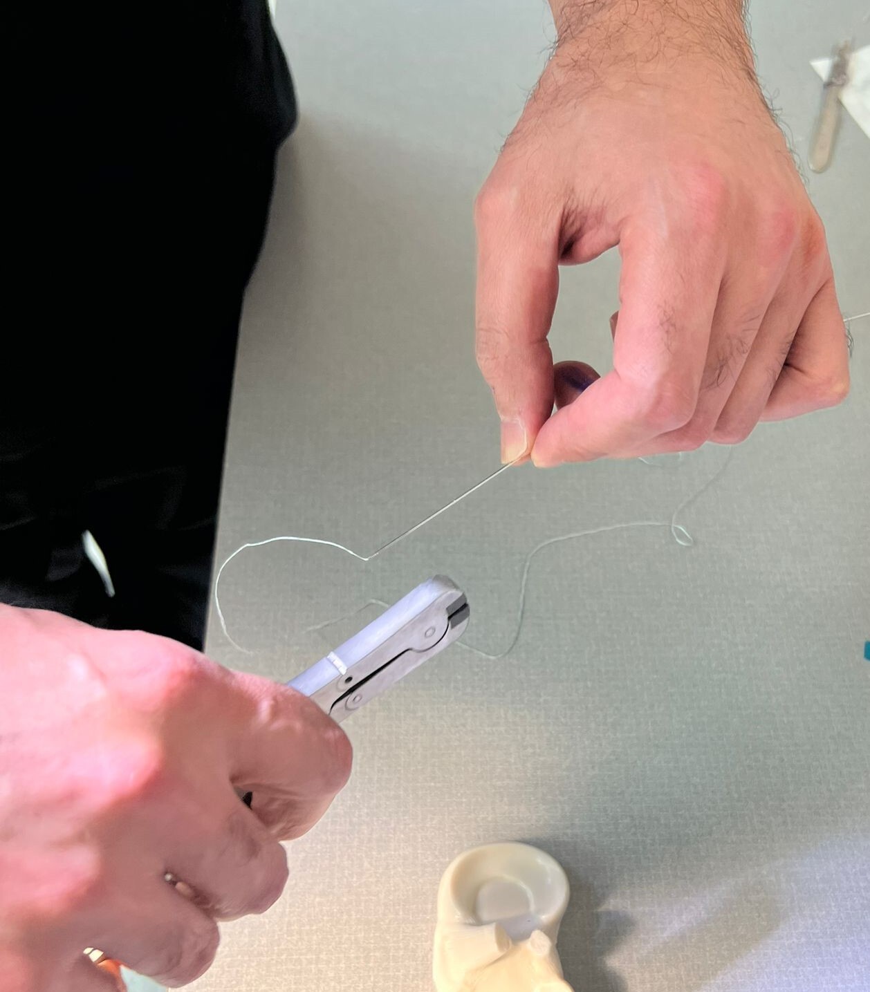 "Posteromedial Knee Incision for Combined Inside-Out and Outside-In ...