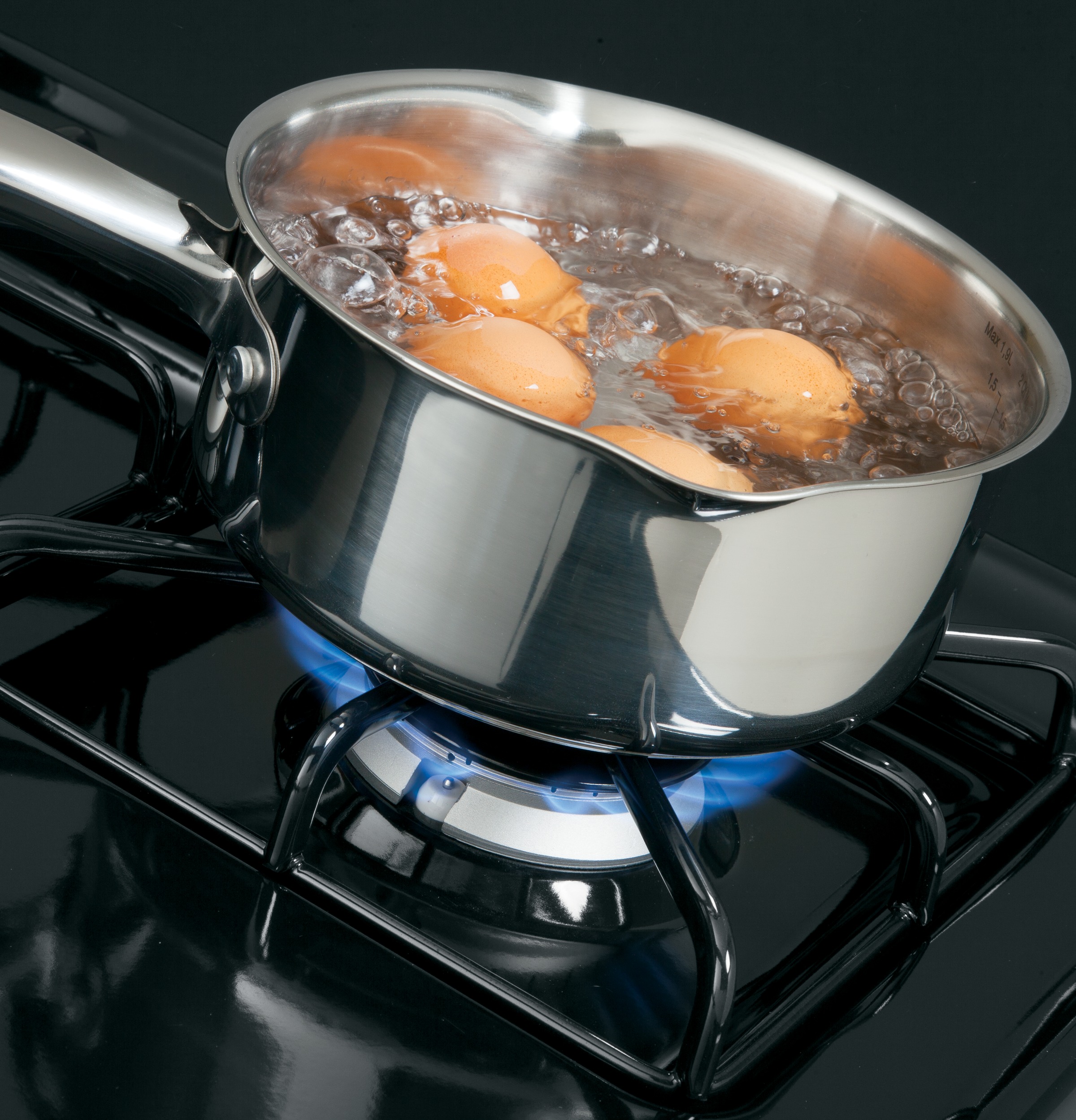 Hotpoint - RGBS300DMBB - Hotpoint® 30" Free-Standing Gas Range ...