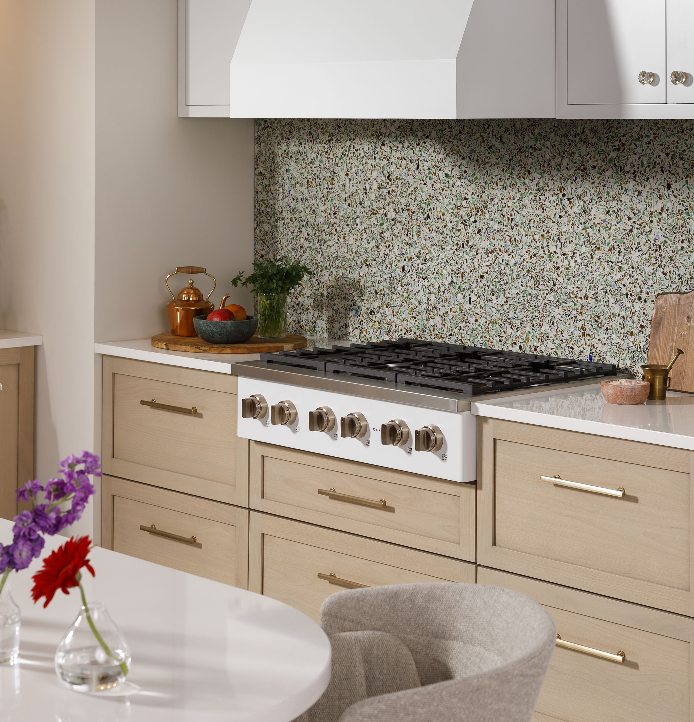 Cafe - CGU366P4TW2 - Café™ 36" Commercial-Style Gas Rangetop with 6 ...