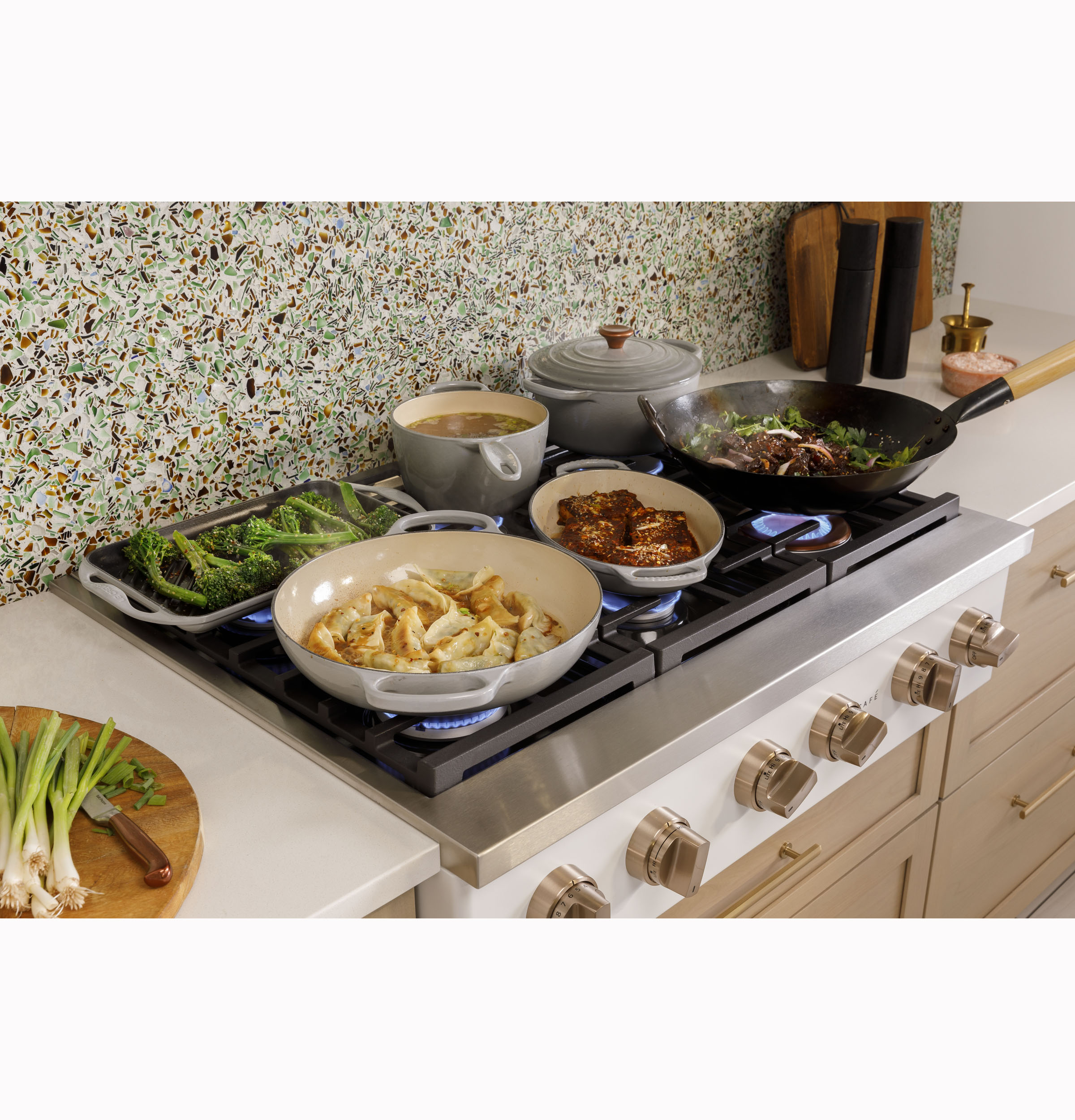 Cafe - CGU366P2TS1 - Café™ 36" Commercial-Style Gas Rangetop with 6 ...