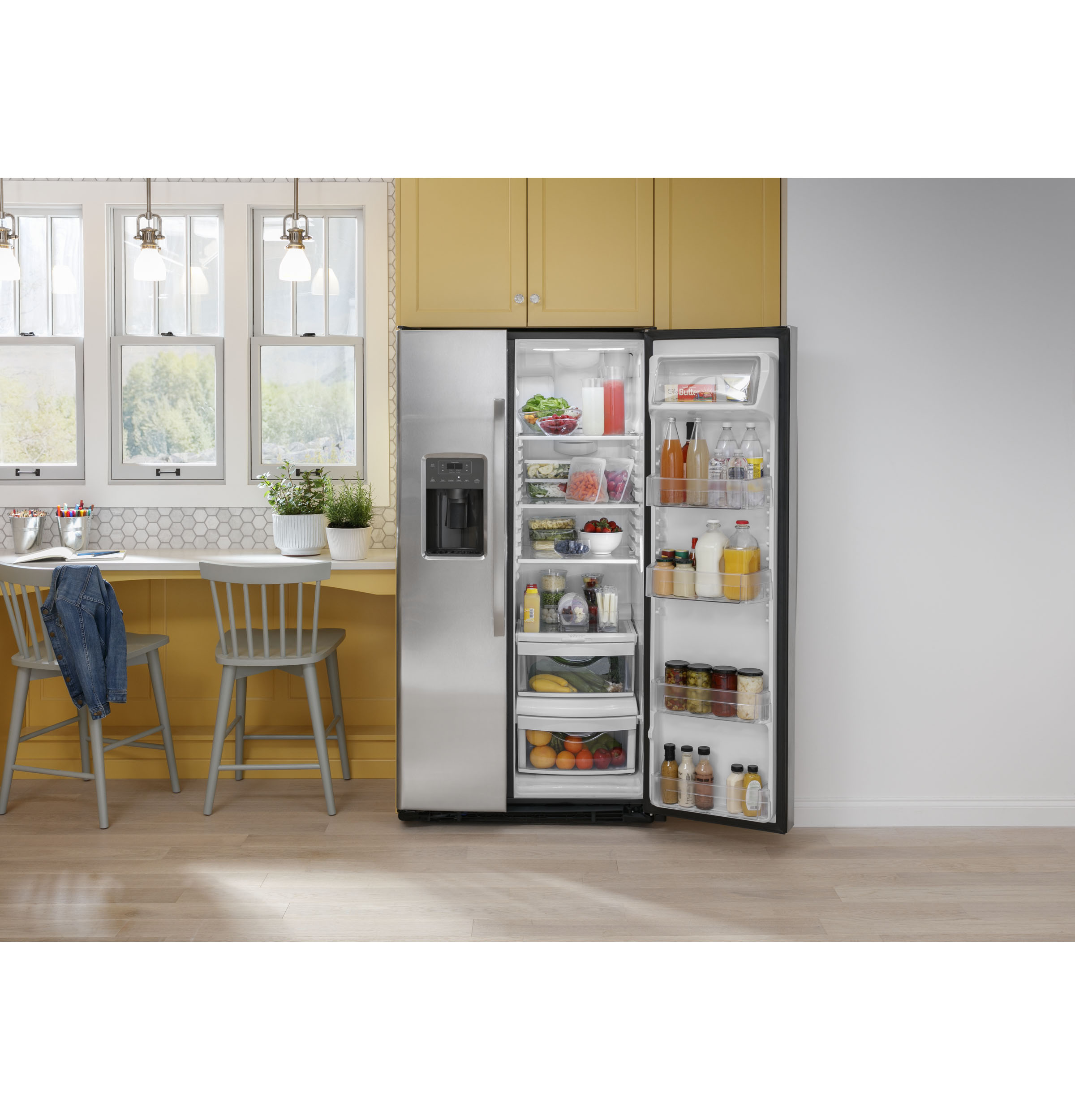 GE - GSS25GGPBB - GE® 25.3 Cu. Ft. Side-By-Side Refrigerator ...