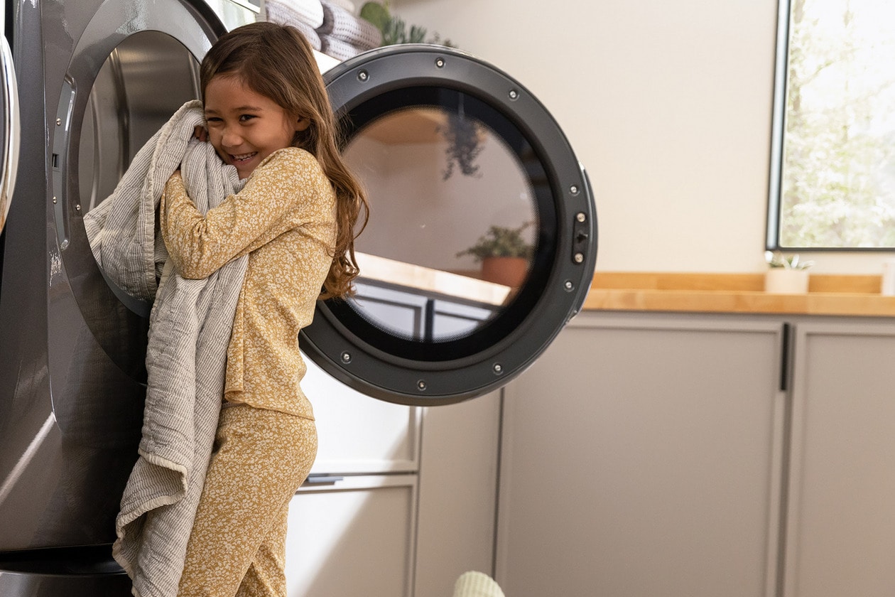 Electrolux - ELFW7537AW - Front Load Perfect Steam™ Washer with LuxCare ...