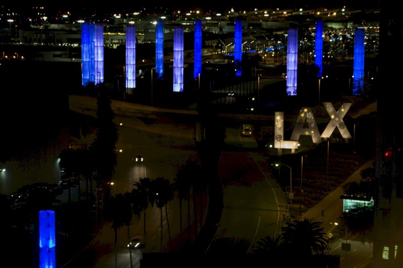 LAX Gateway Kinetic Light Pylons | American Galvanizers Association