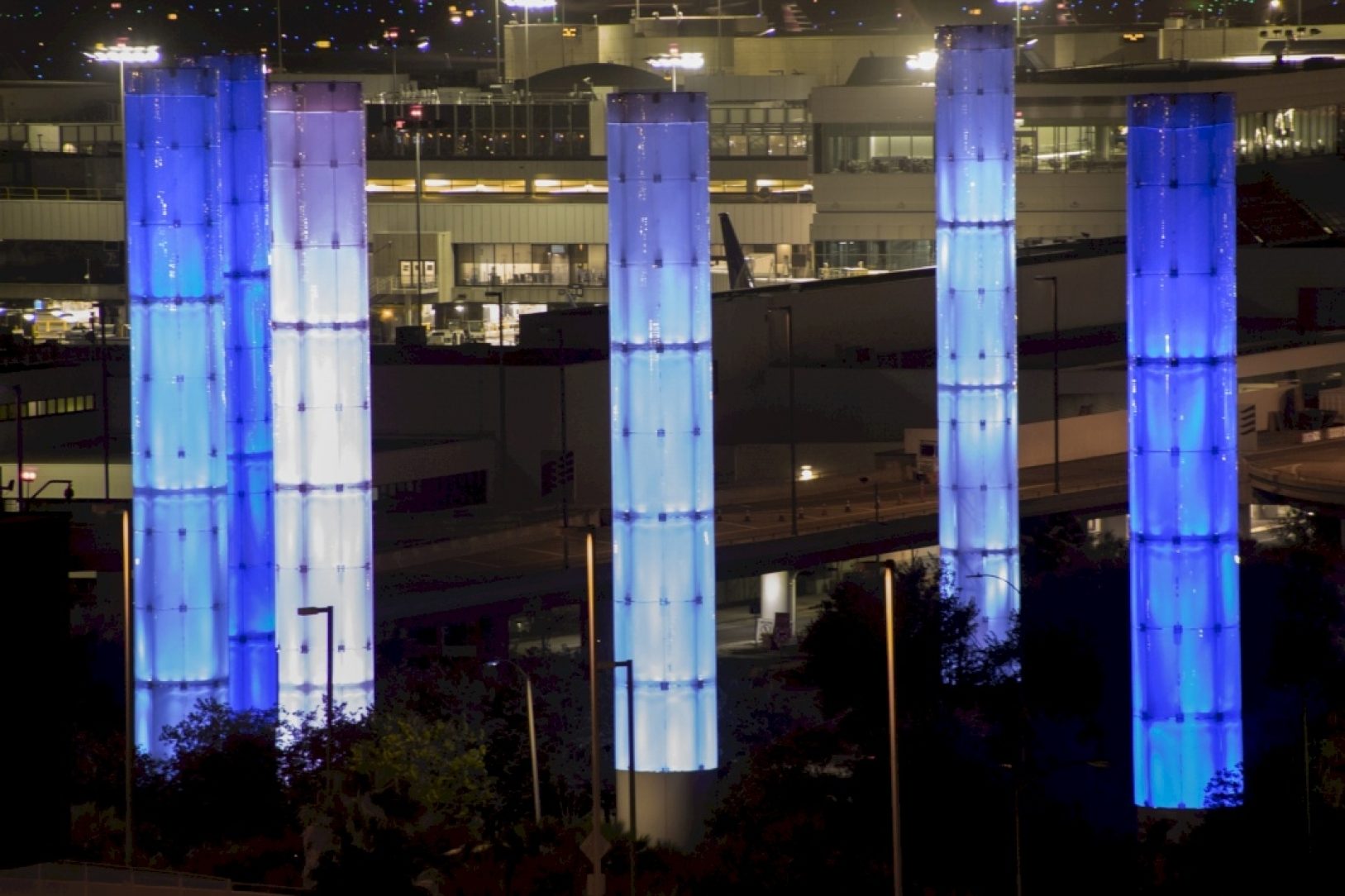LAX Gateway Kinetic Light Pylons | American Galvanizers Association