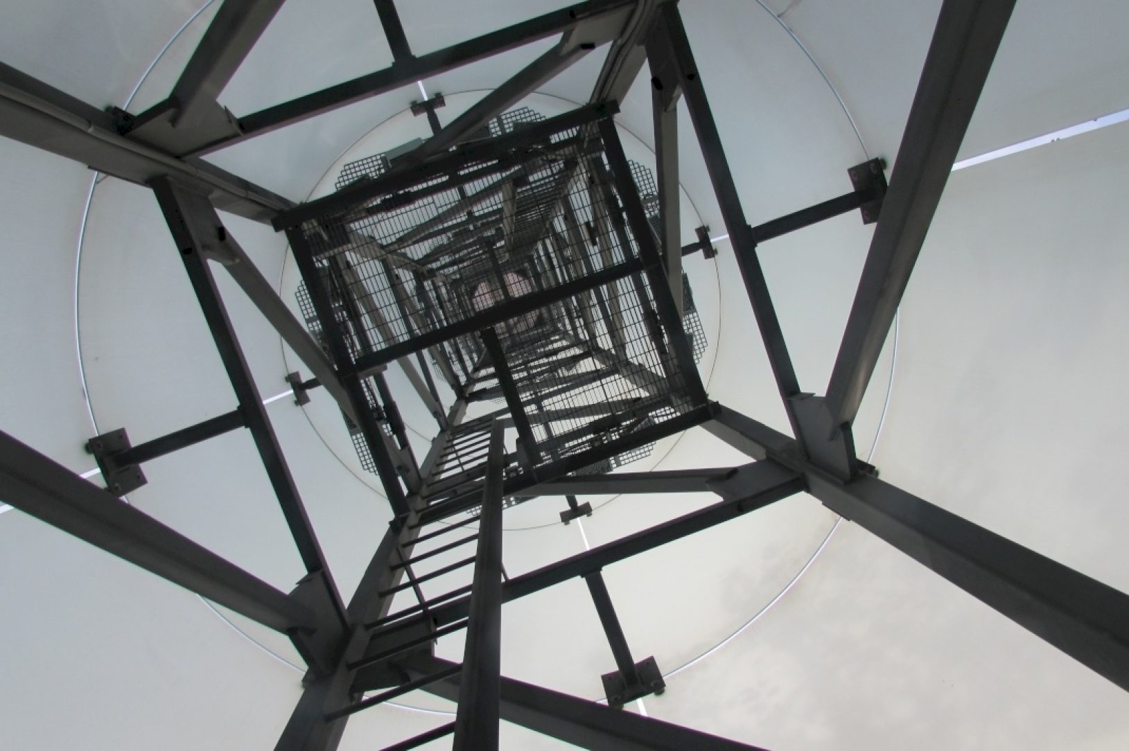 LAX Gateway Kinetic Light Pylons | American Galvanizers Association