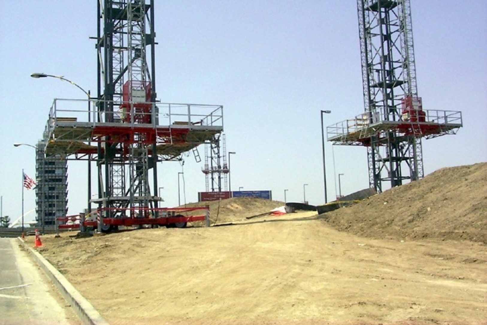 LAX Gateway Kinetic Light Pylons | American Galvanizers Association