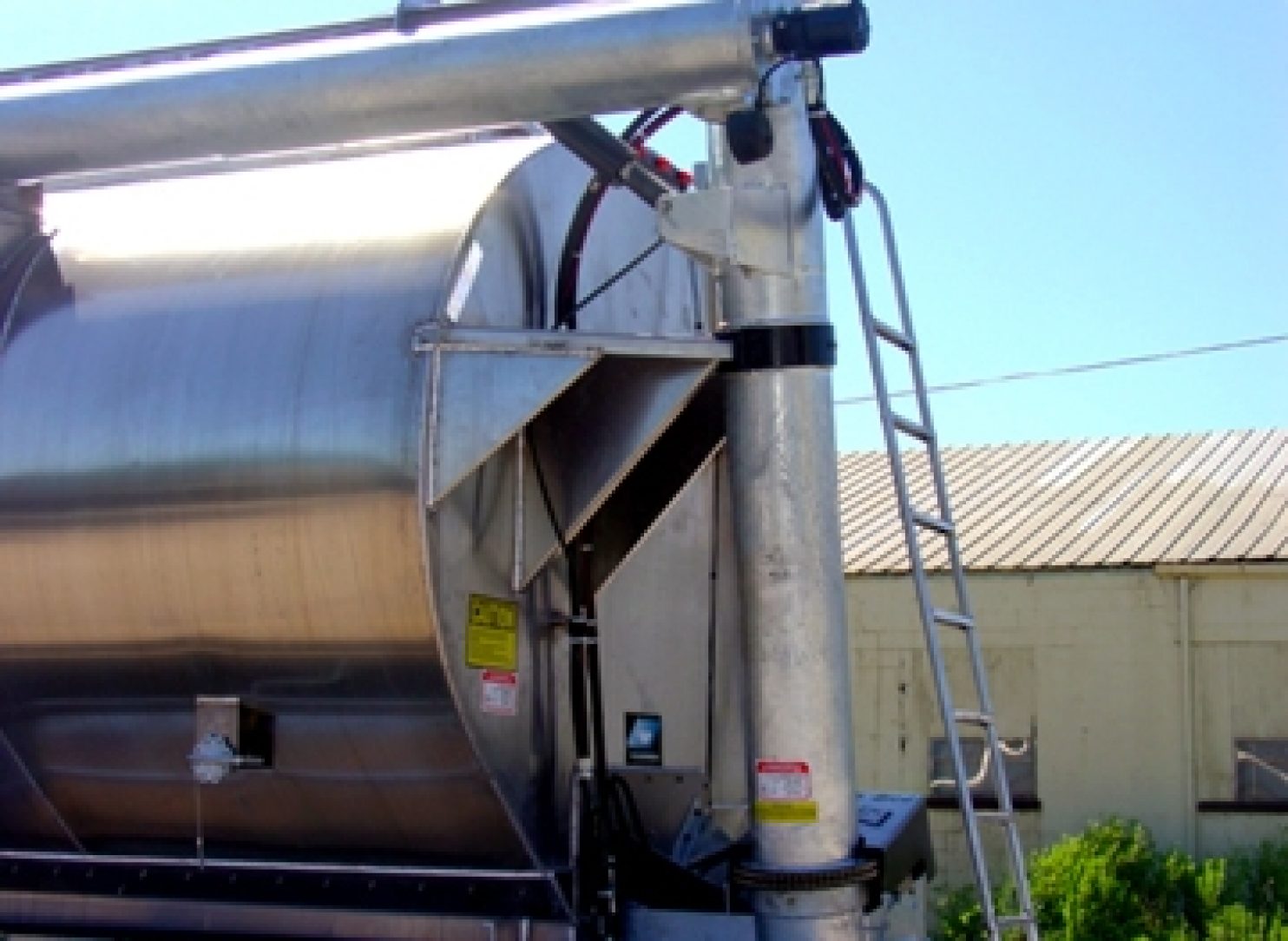 Warren Manufacturing-Feed Trucks | American Galvanizers Association