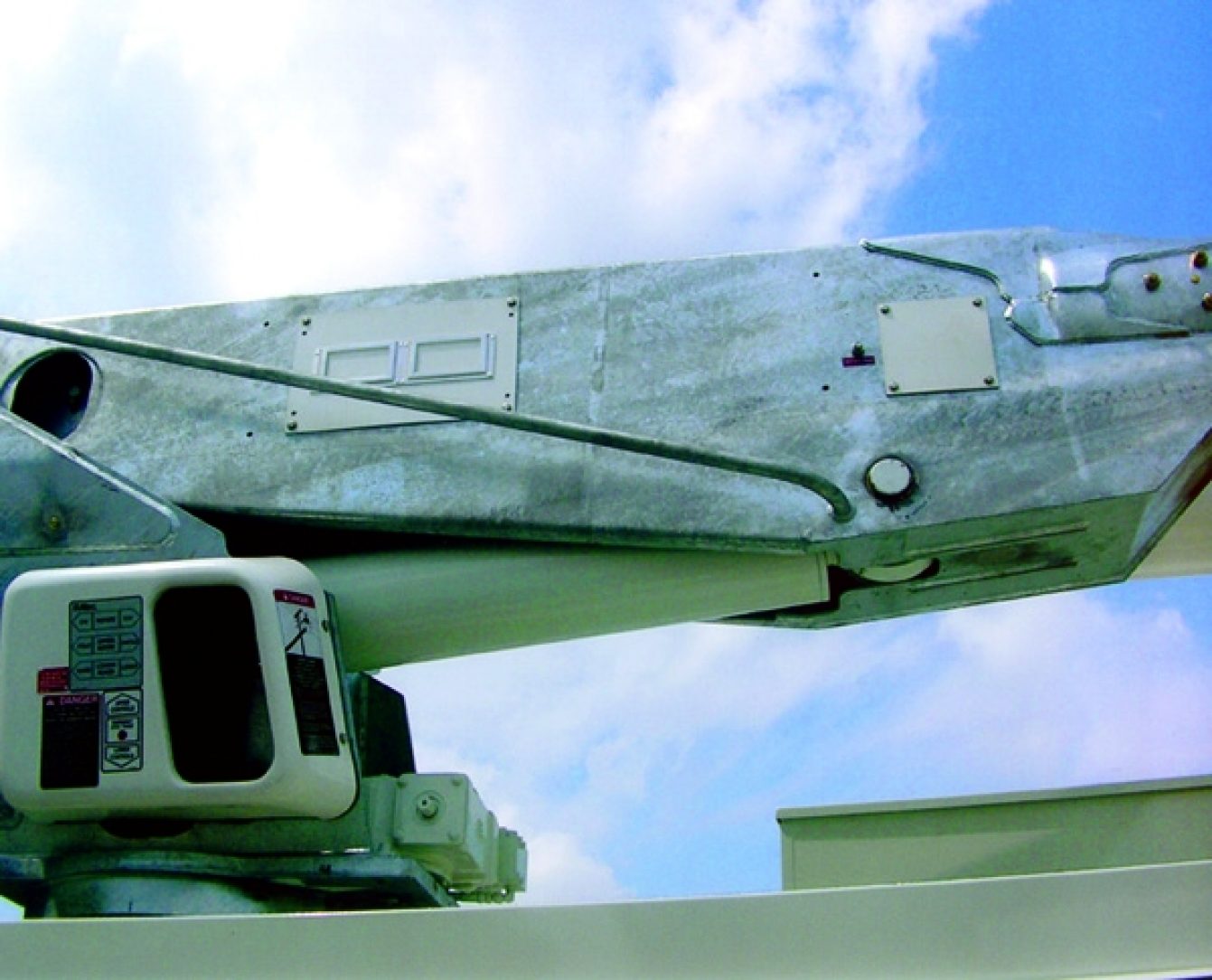 Altec Bucket Truck | American Galvanizers Association