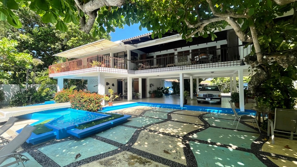 Beautiful Titled Beachfront Home in Puntarenas
