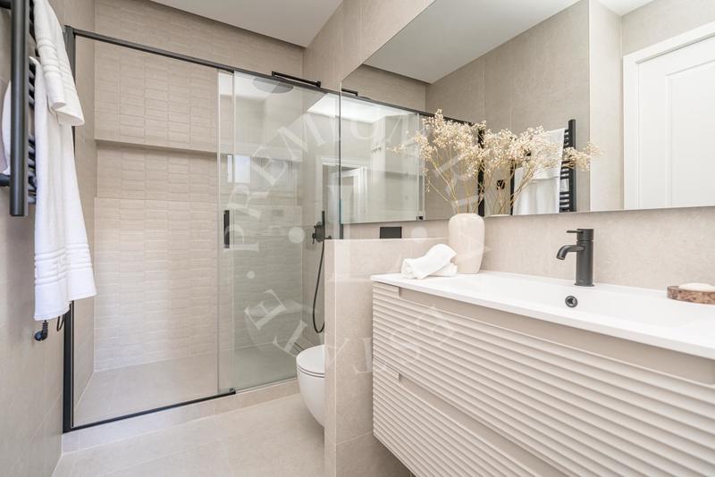 Vivienda exclusiva en Fernandez de la Hoz con luz, amplitud y 3 suites ...
