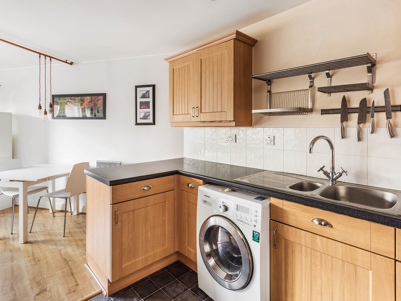 1 Bed Apartment To Rent in Crawley