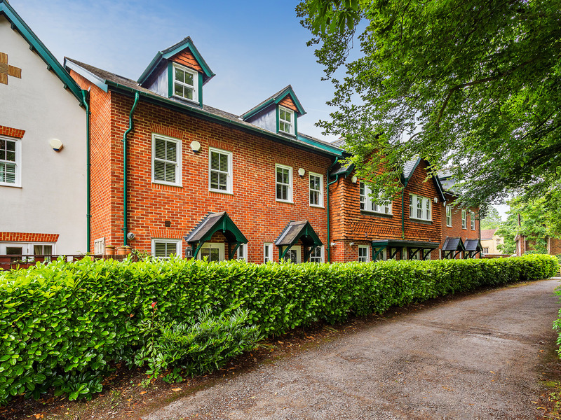 4 Bed House - Townhouse For Sale in Guildford