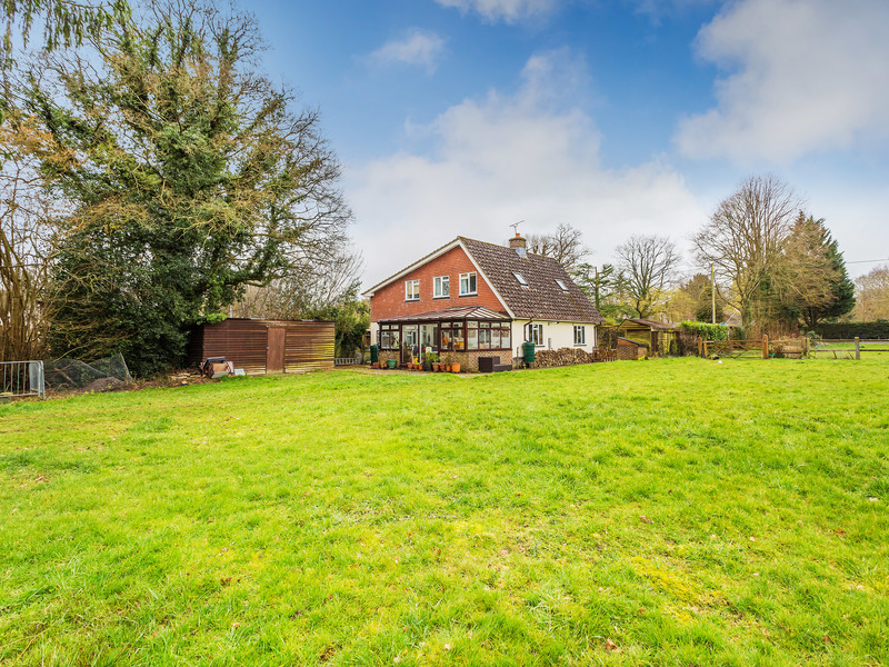 5 Bed House - Detached For Sale in Lingfield