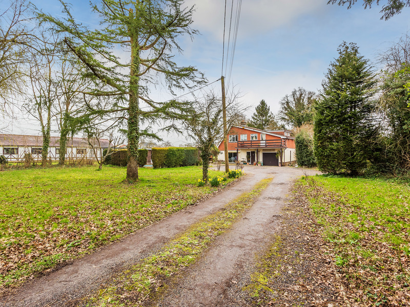 5 Bed House - Detached For Sale in Lingfield