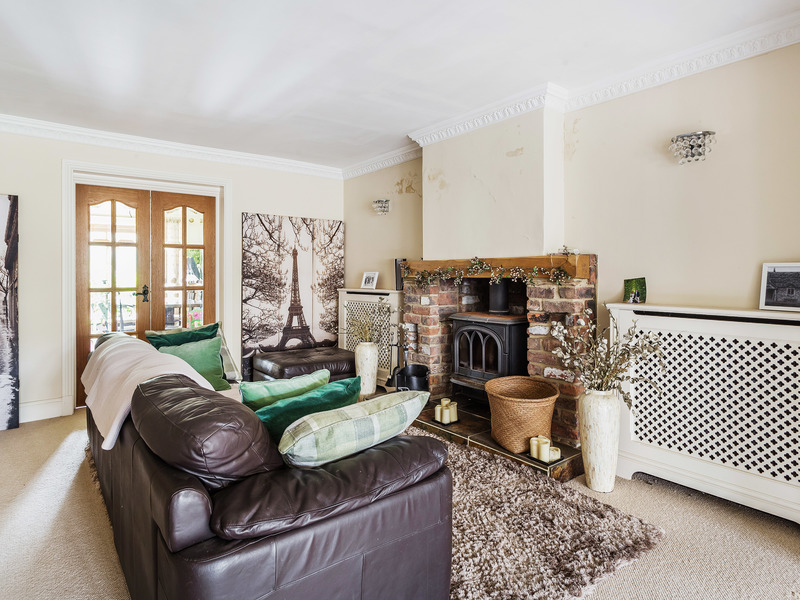 4 Bed House - Detached For Sale in East Grinstead