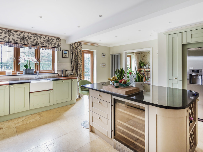 4 Bed House - Detached For Sale in East Grinstead